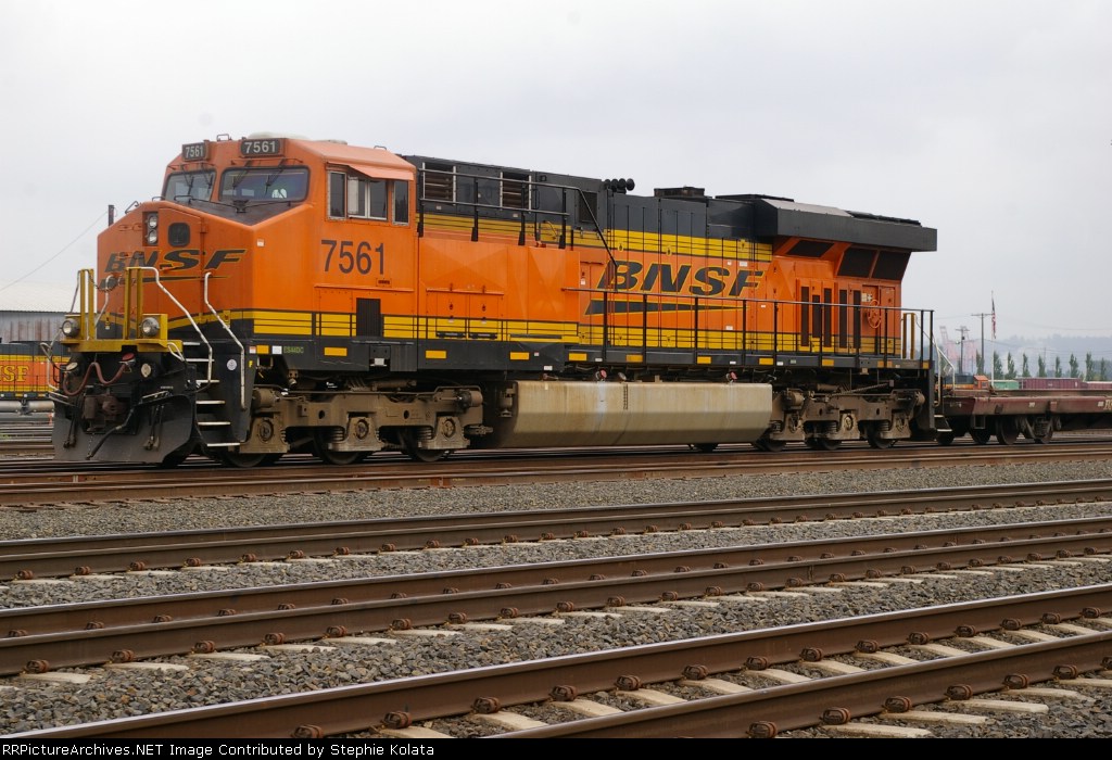 BNSF 7561
